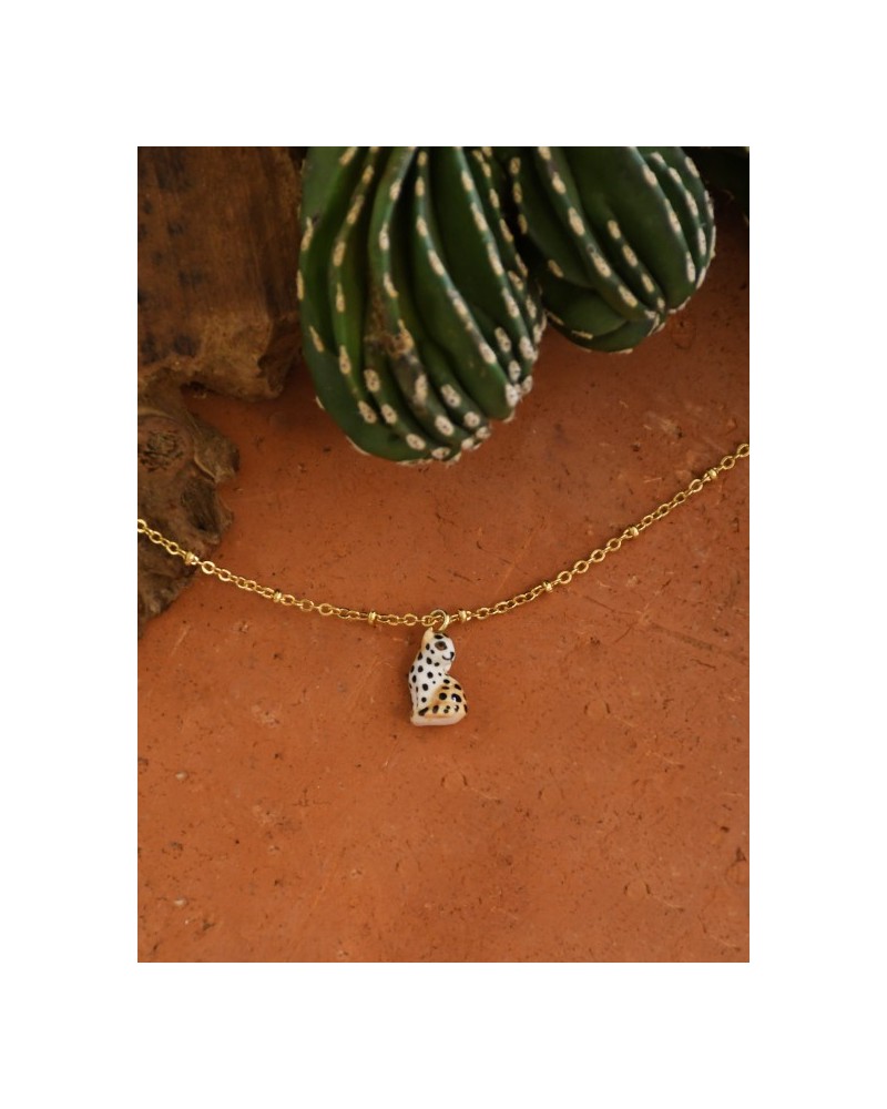 Je cherche un grand collier Nach doré avec un léopard assis porcelaine